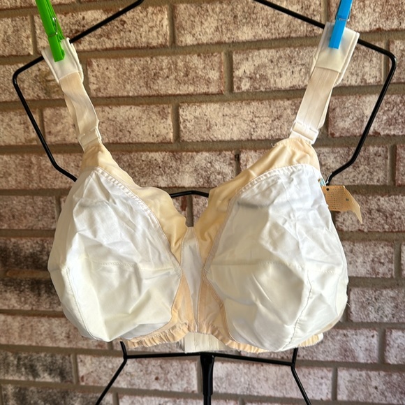 Bestform | Intimates & Sleepwear | Nos Vintage 95s Circle Stitch Bra Sz ...